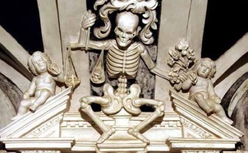 Así es la espectral Cripta de la Muerte